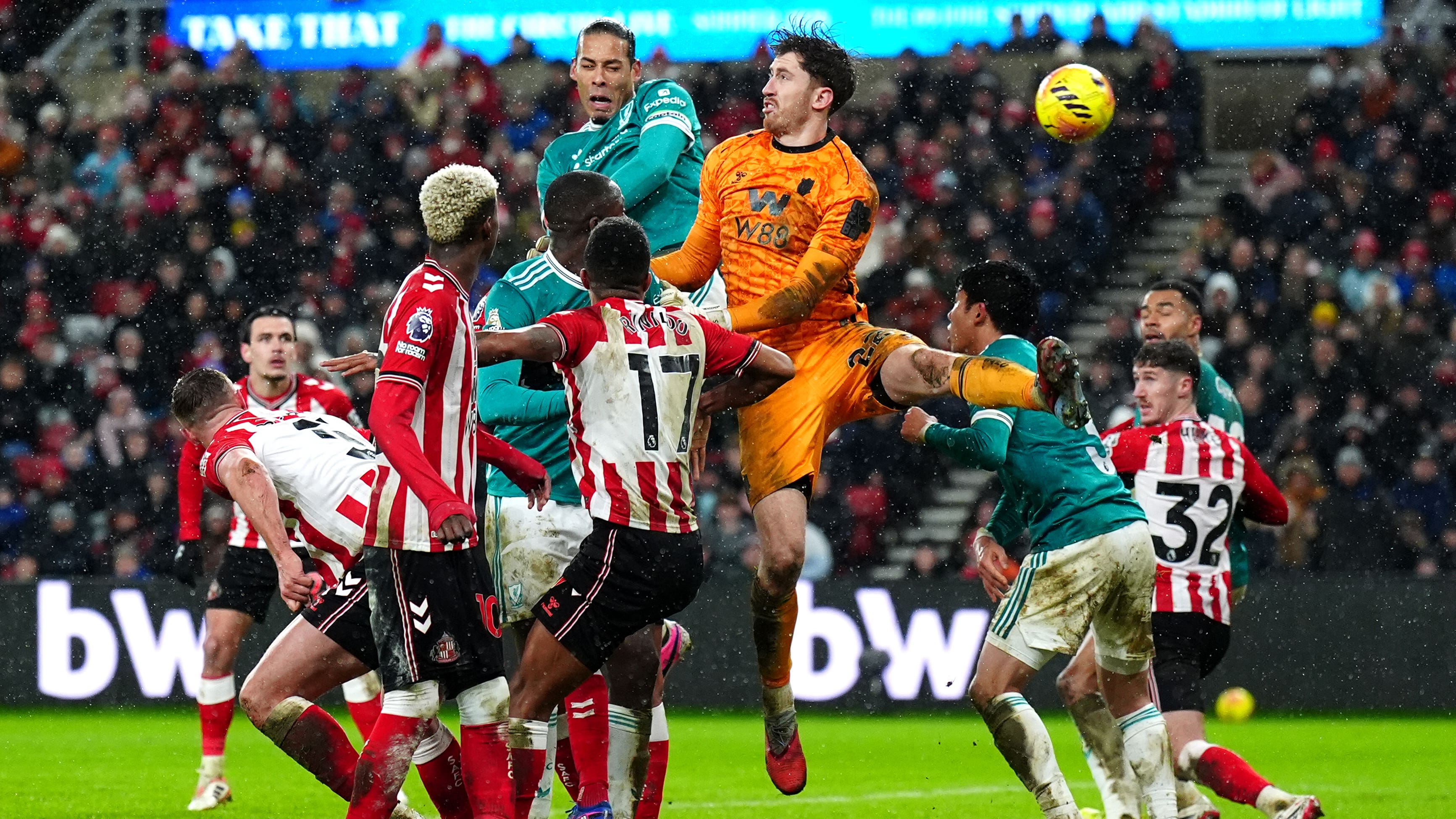 Virgin van Dijk header gives Liverpool hard-earned victory at Sunderland