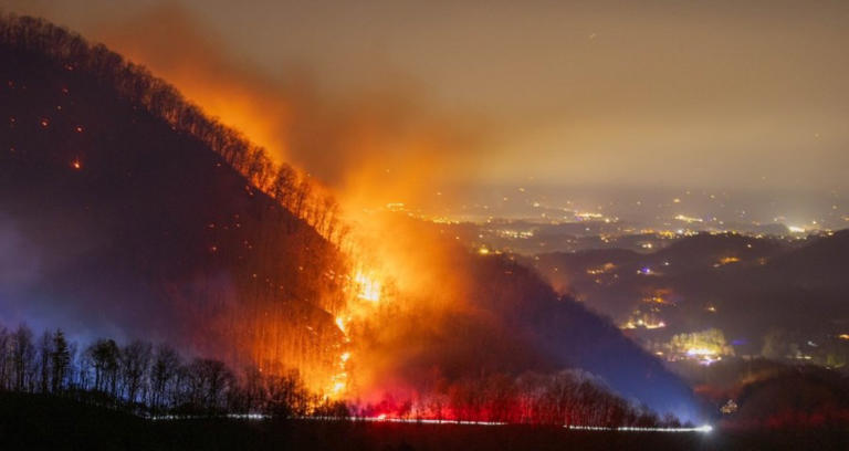 Photos: Crews combat 256-acre wildfire near Appalachian Trail in ...