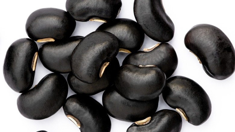 The biggest differences between black beans and kidney beans