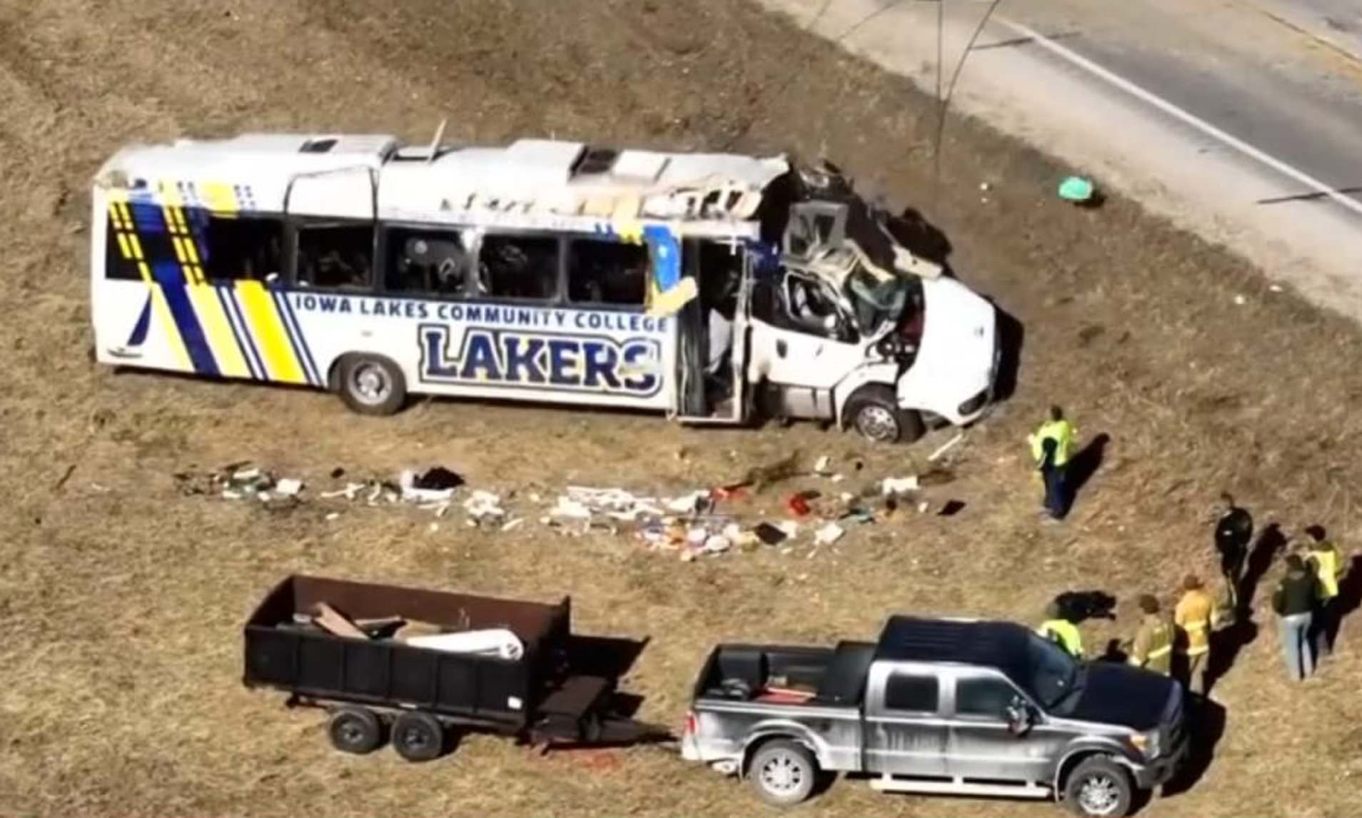 One dead and 32 injured as college baseball team bus crashes during ...