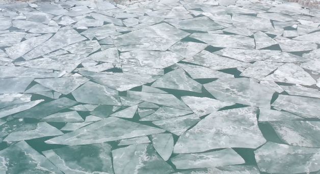 Mesmerizing mosaic of ice seen on Lake Michigan