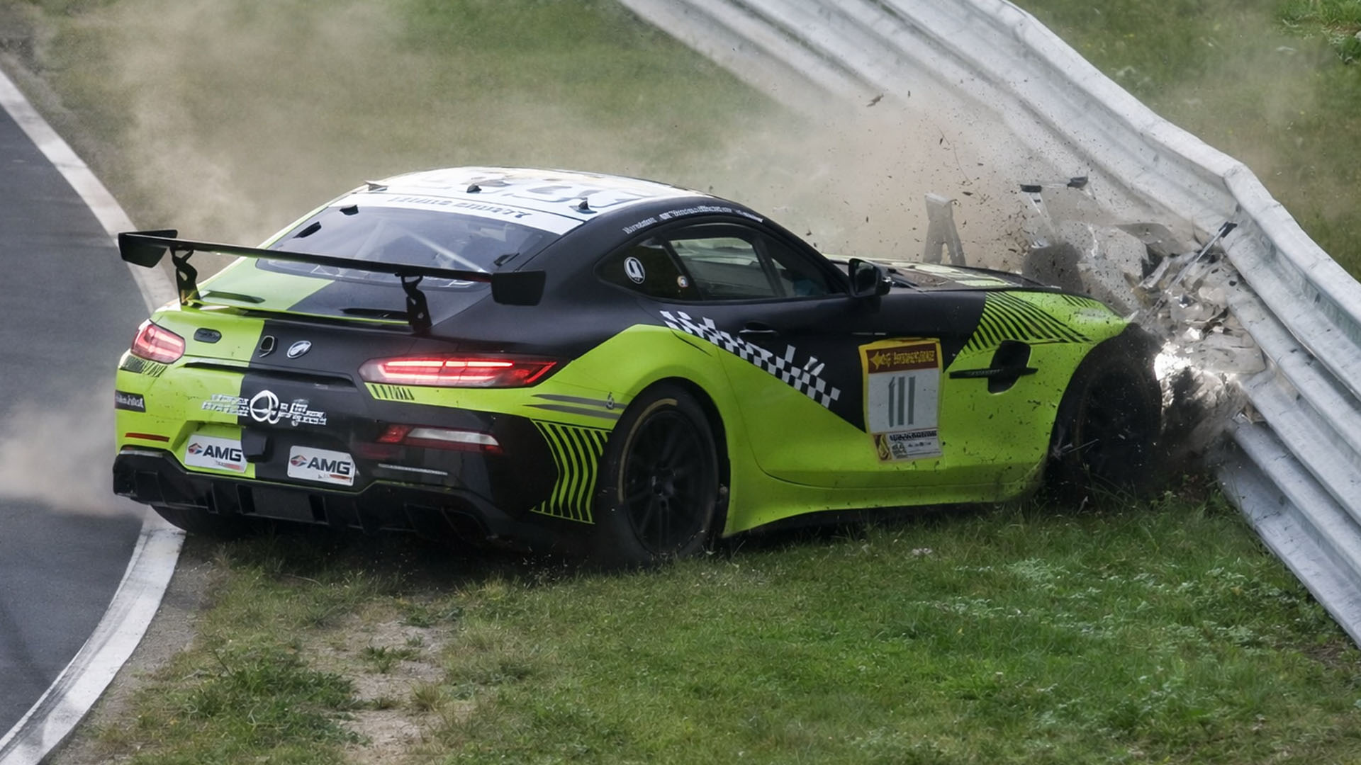 Mercedes AMG GT4 crash stuns Nürburgring fans