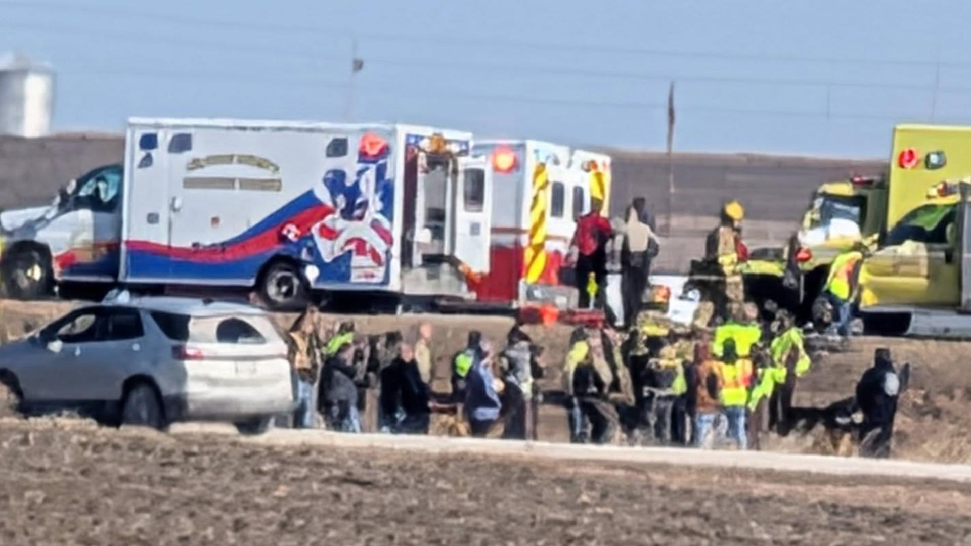 1 killed in Iowa Lakes baseball team bus crash
