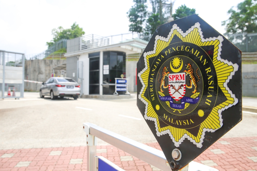 MACC remands two senior officials over alleged RM900,000 fund ...