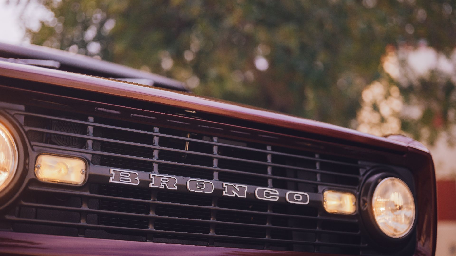 Restomod company wants to sell 'new' Broncos at Ford dealerships