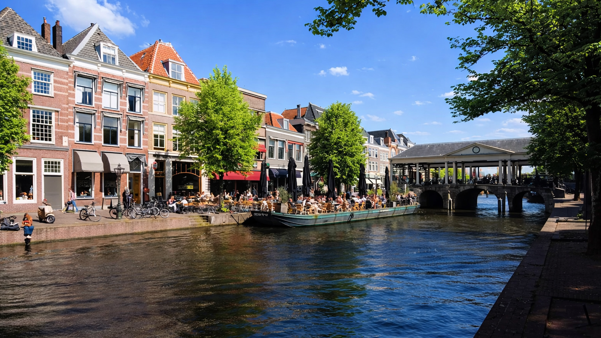 Leiden Netherlands cultural walk through academic heritage (4K)