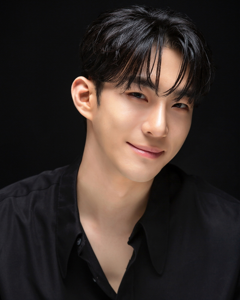 Jo Hwan-ji, ending song for the play ‘Praise of Death’… deep resonance