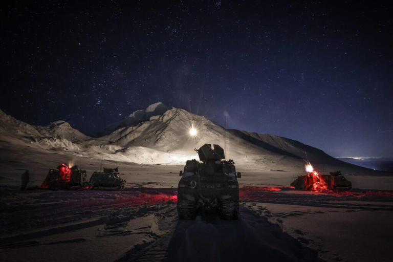 Arctic blast as marines practise mortar fire amidst "rising Russian ...
