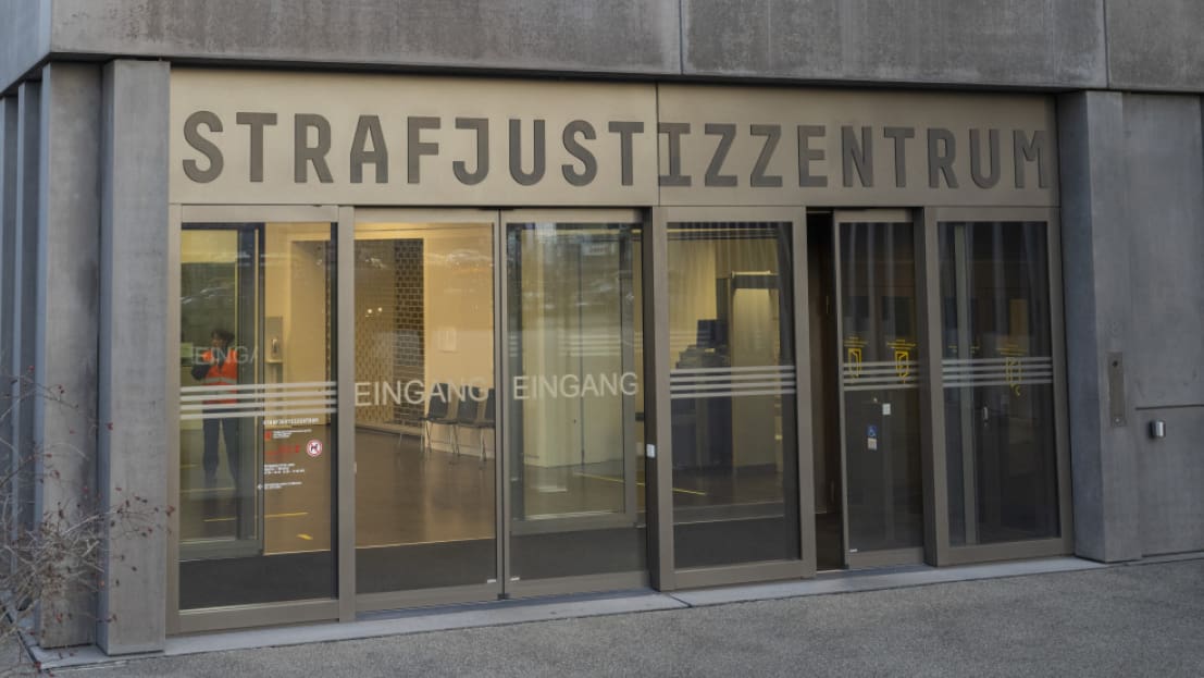 Urteil in Muttenz BL: Albaner-Trio kassiert 15 Jahre Haft für ...