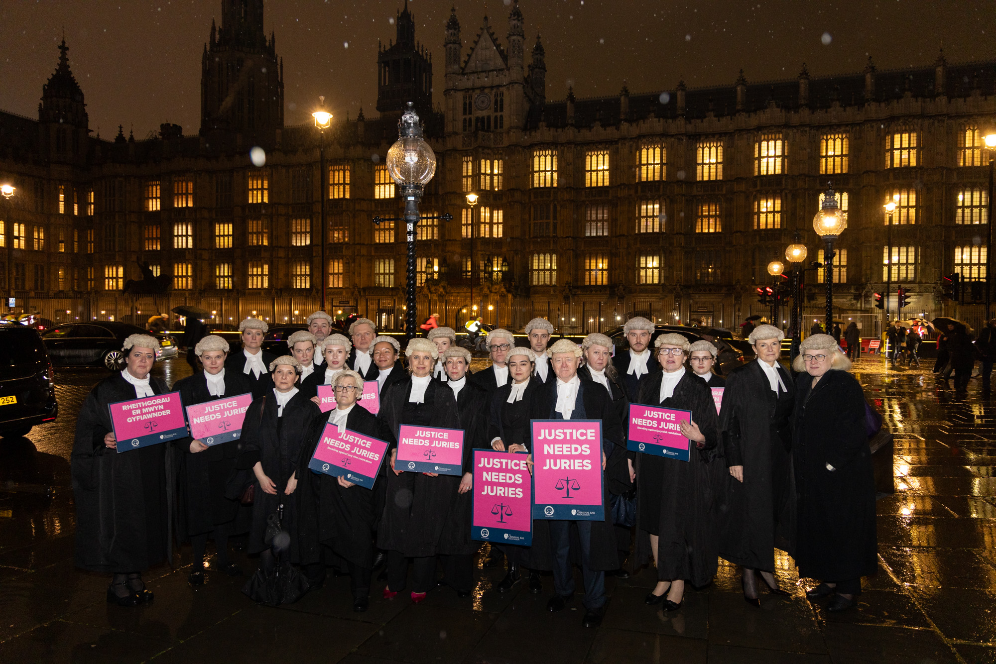 Barristers slam government plans to restrict jury trials while meeting ...