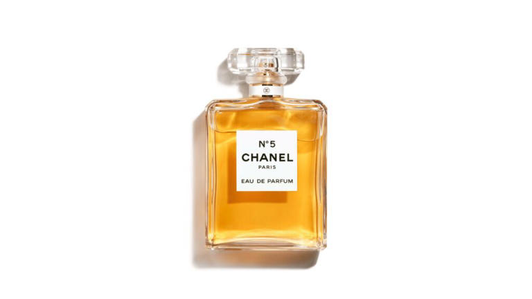Indétrônable depuis plus d’un siècle, ce parfum noté 4,9/5 est le plus ...