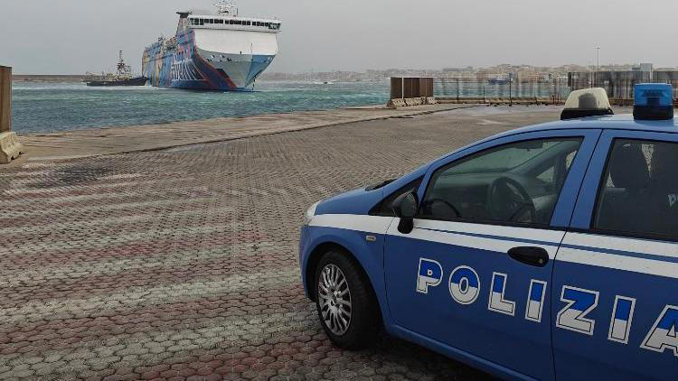 Porto Torres, raffiche a più di 100 km orari: si rompono gli ormeggi ...