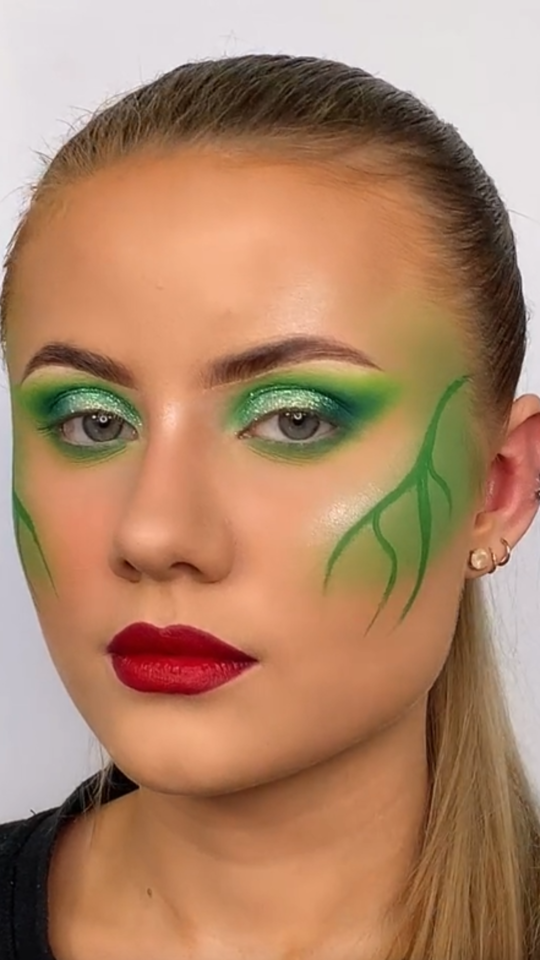Creating the perfect Poison Ivy look step by step