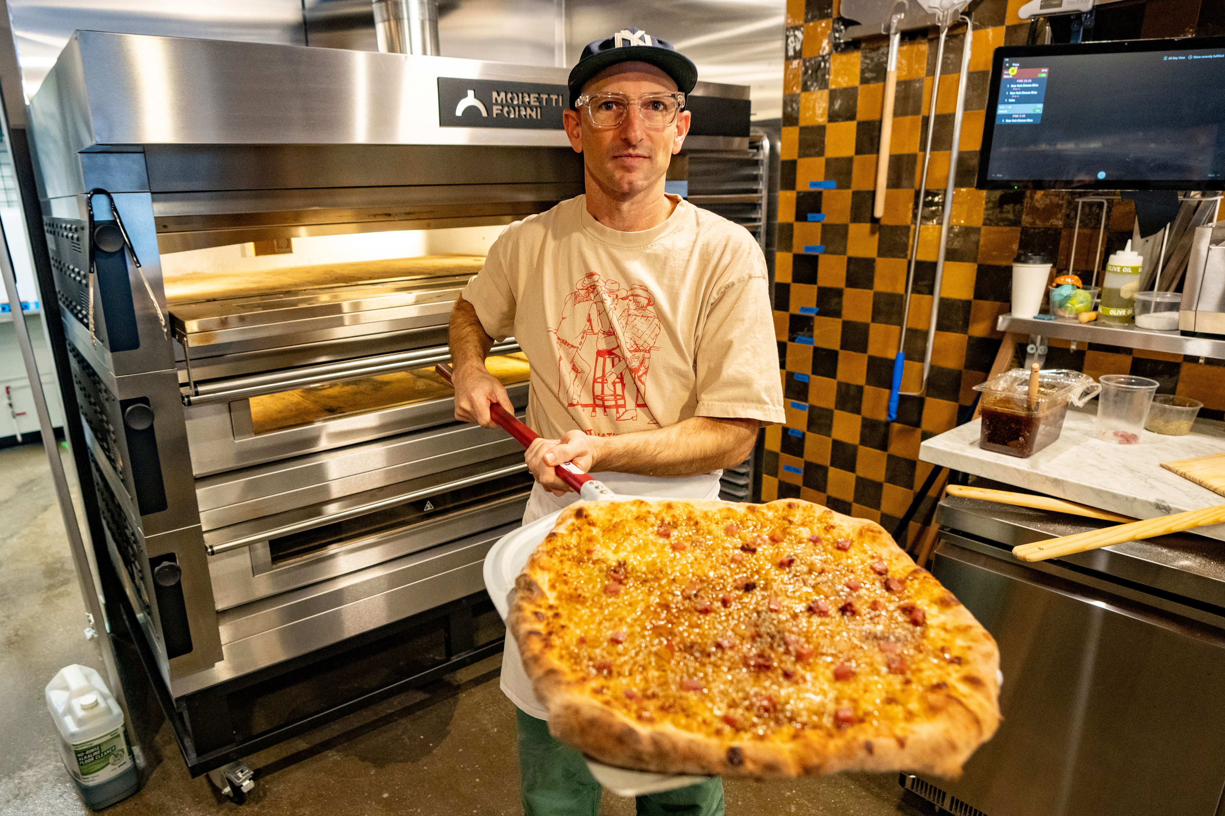 A new pizza place tries to set a neighborhood vibe near downtown Salt ...