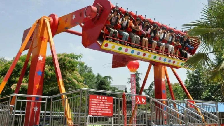 One dead and multiple injured in 'Tsunami' ride disaster at a fair in India