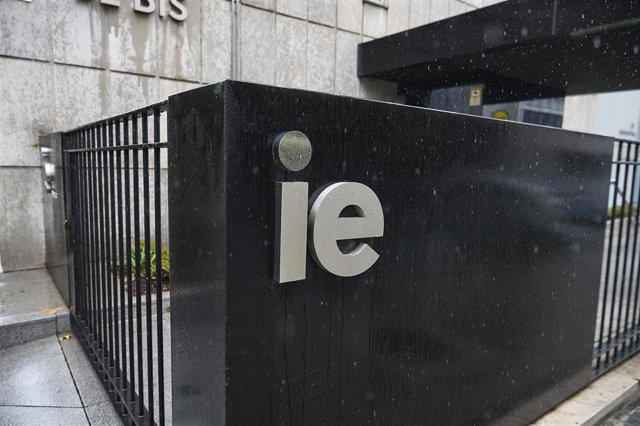El BOE publica el reconocimiento de IE Universidad en pleno pulso entre ...