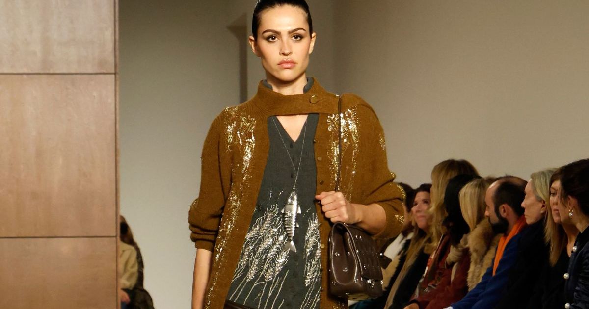 Amelia Gray's Tory Burch look features leather slit skirt
