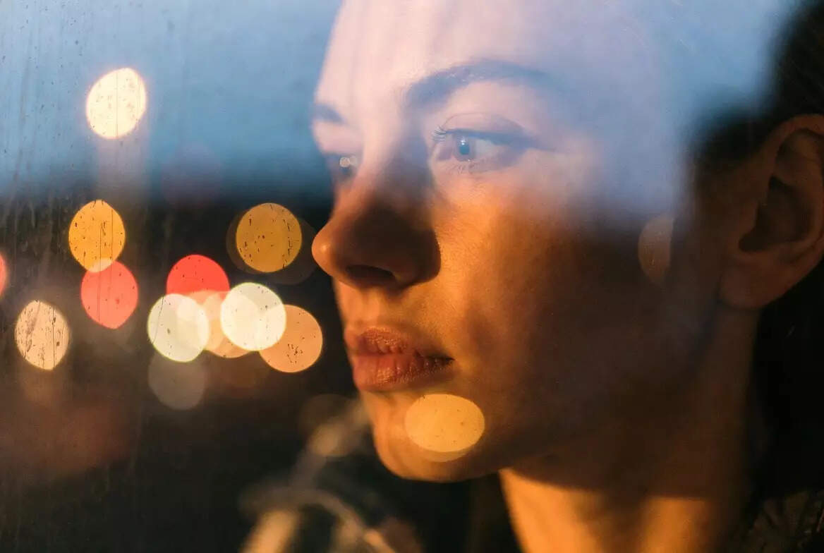 Why people who observe before acting make fewer mistakes
