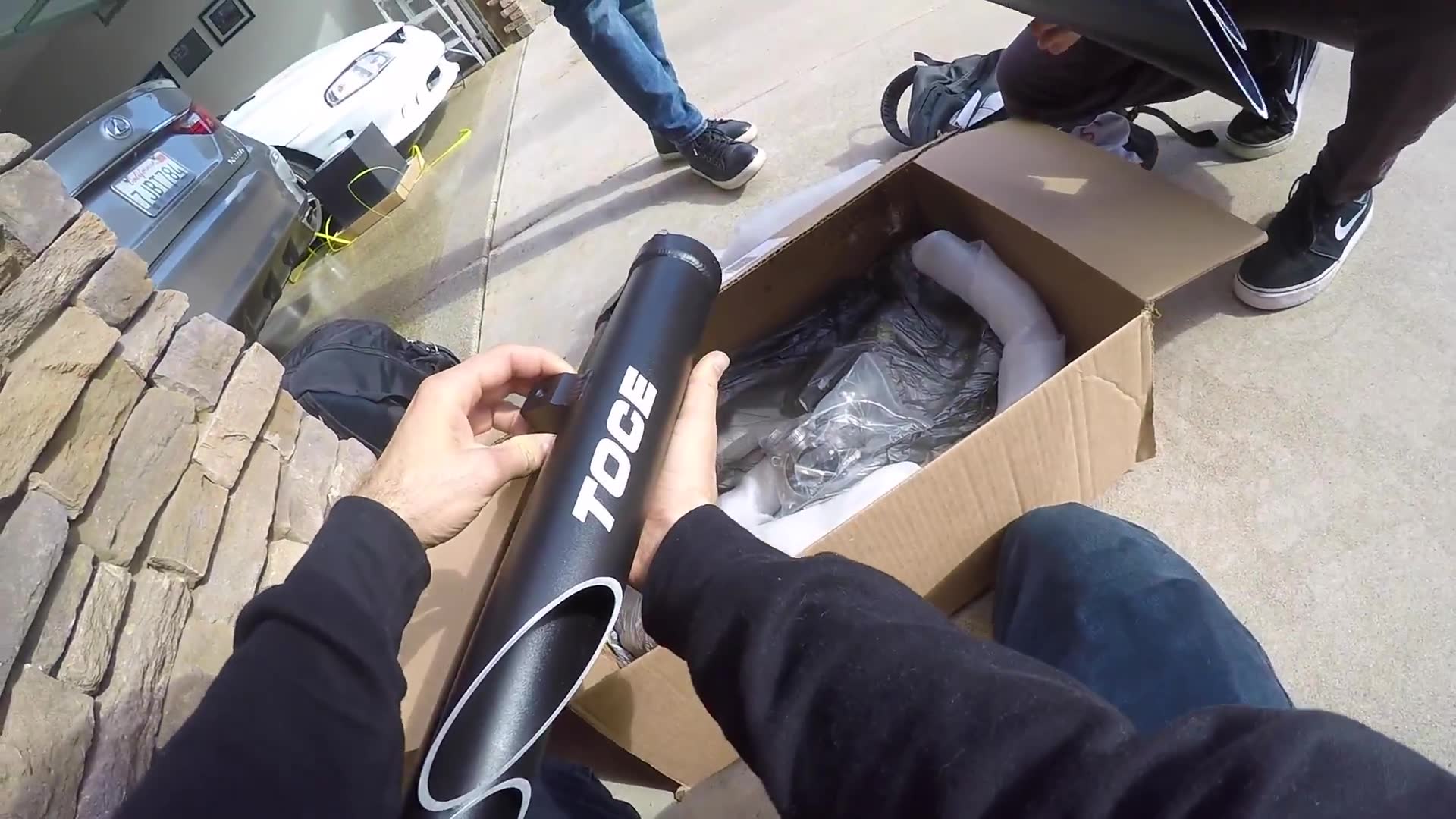 Installing aftermarket Toce performance exhaust system on Yamaha R1 ...