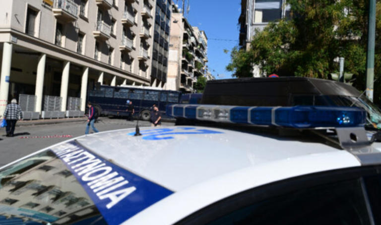 Αναποδογύρισε νταλίκα φορτωμένη με ξυλεία, στο Αντίρριο