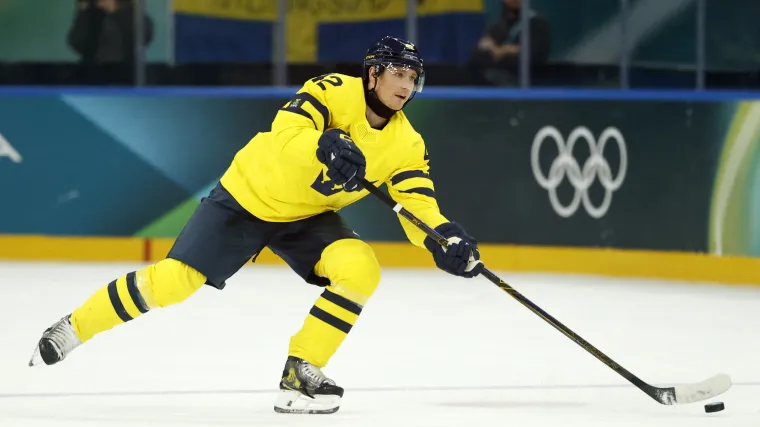 Olympic hockey rink size vs. NHL: Why Italy's Olympics ice is smaller ...