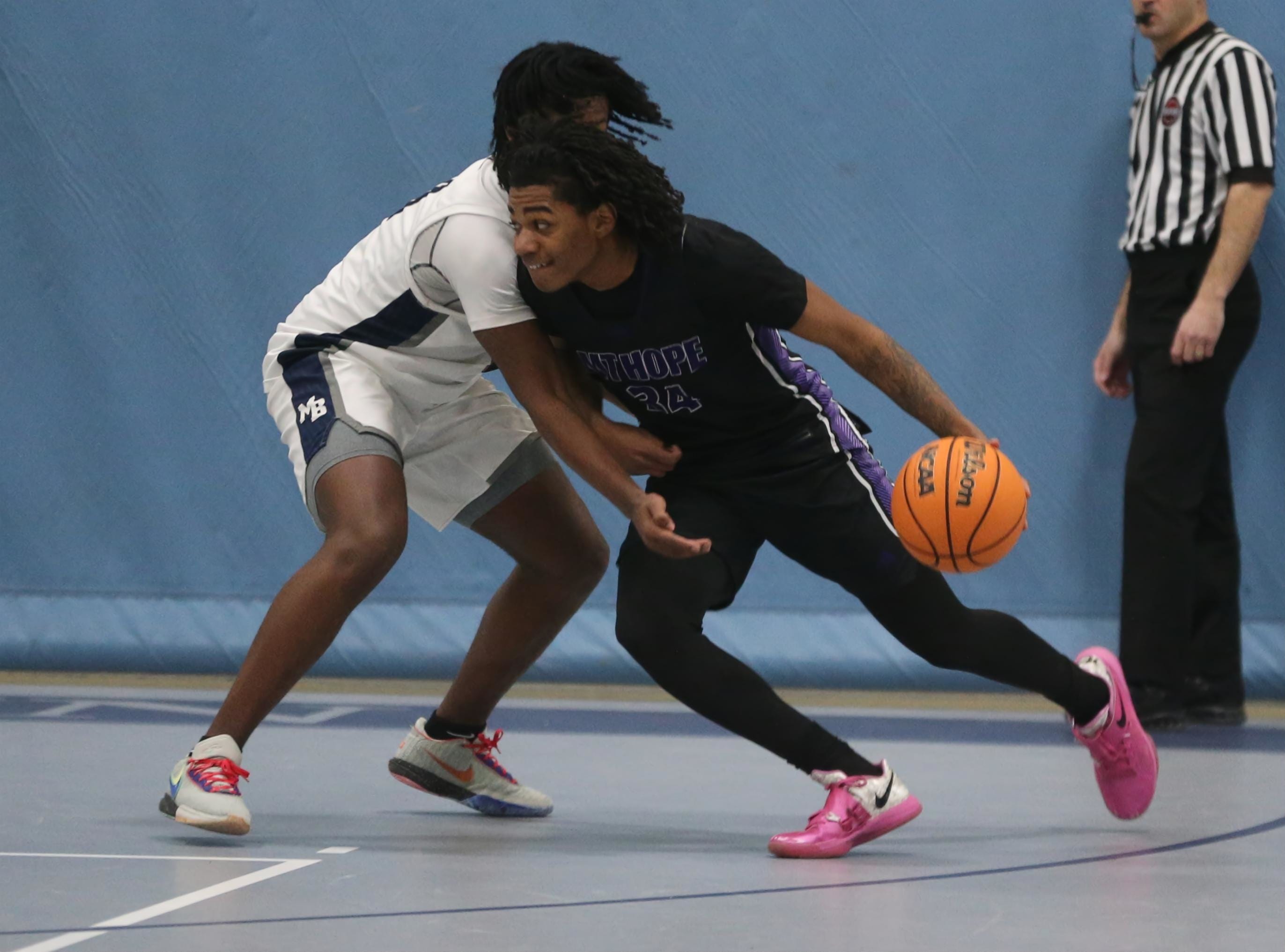Here's how Mt. Hope boys basketball rallied against Moses Brown