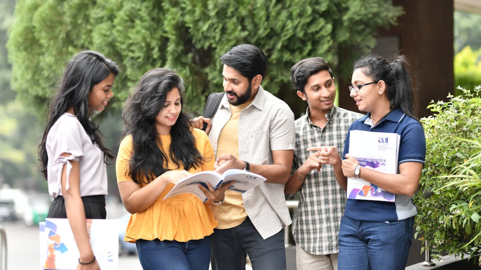 विदेश नहीं जाना चाहते भारतीय? 2 साल में 31% घट गए परदेस जाने वाले छात्र ...