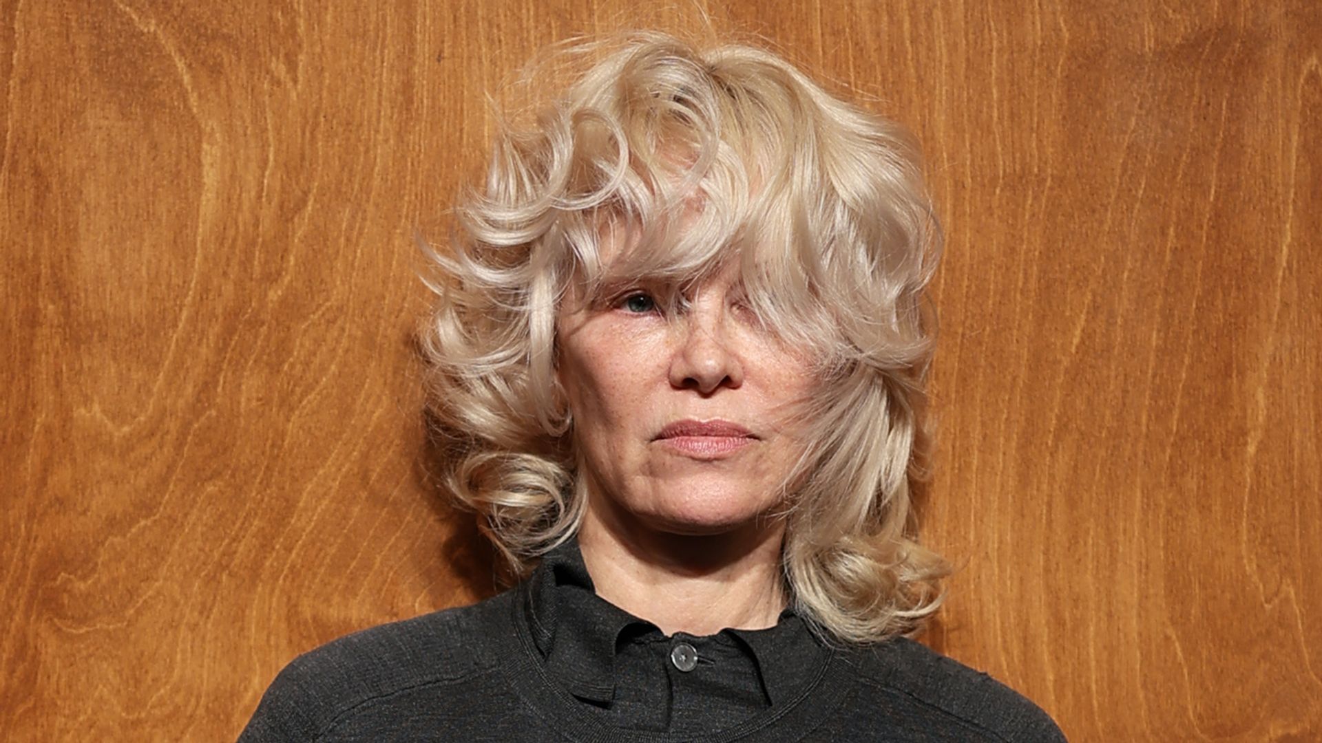 Pamela Anderson's wild hair almost eclipses her fashion-forward outfit ...
