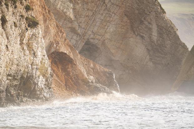 Cliff collapse sends tonnes of rock crashing into Freshwater Bay