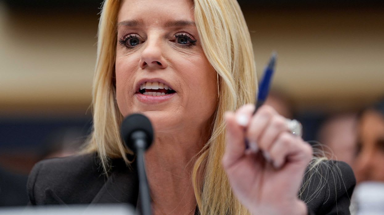 Body language expert analyzes Pam Bondi's movements in hearing