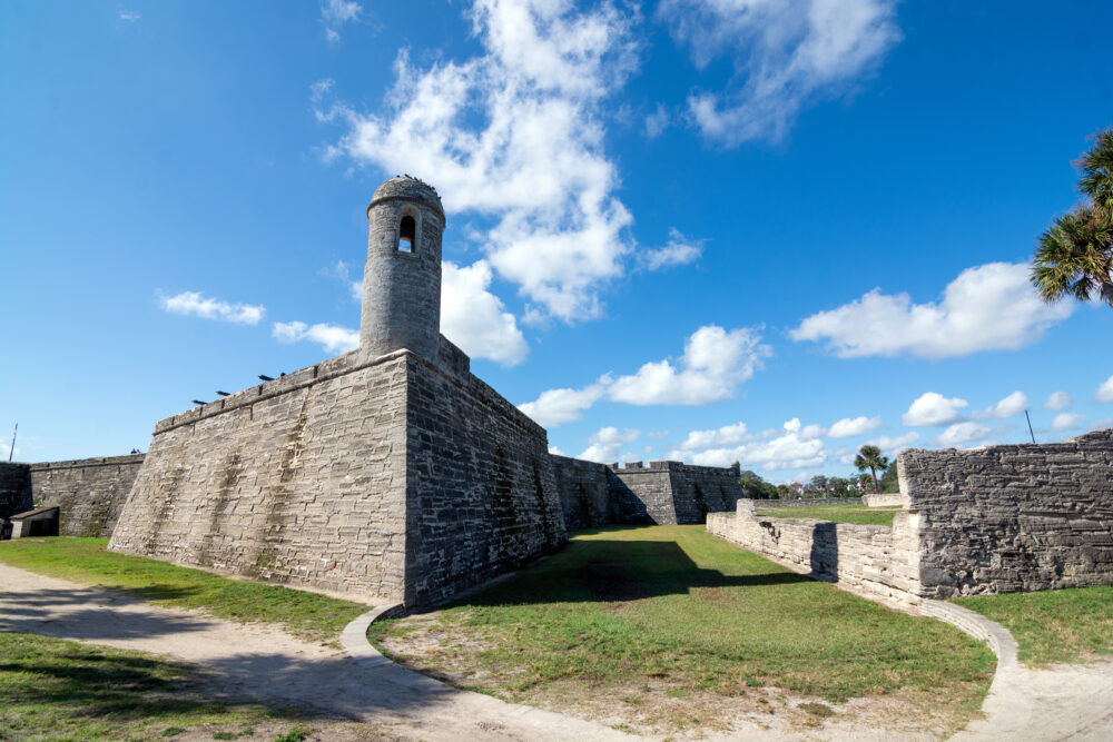 17 old forts across the US that kids will find fascinating