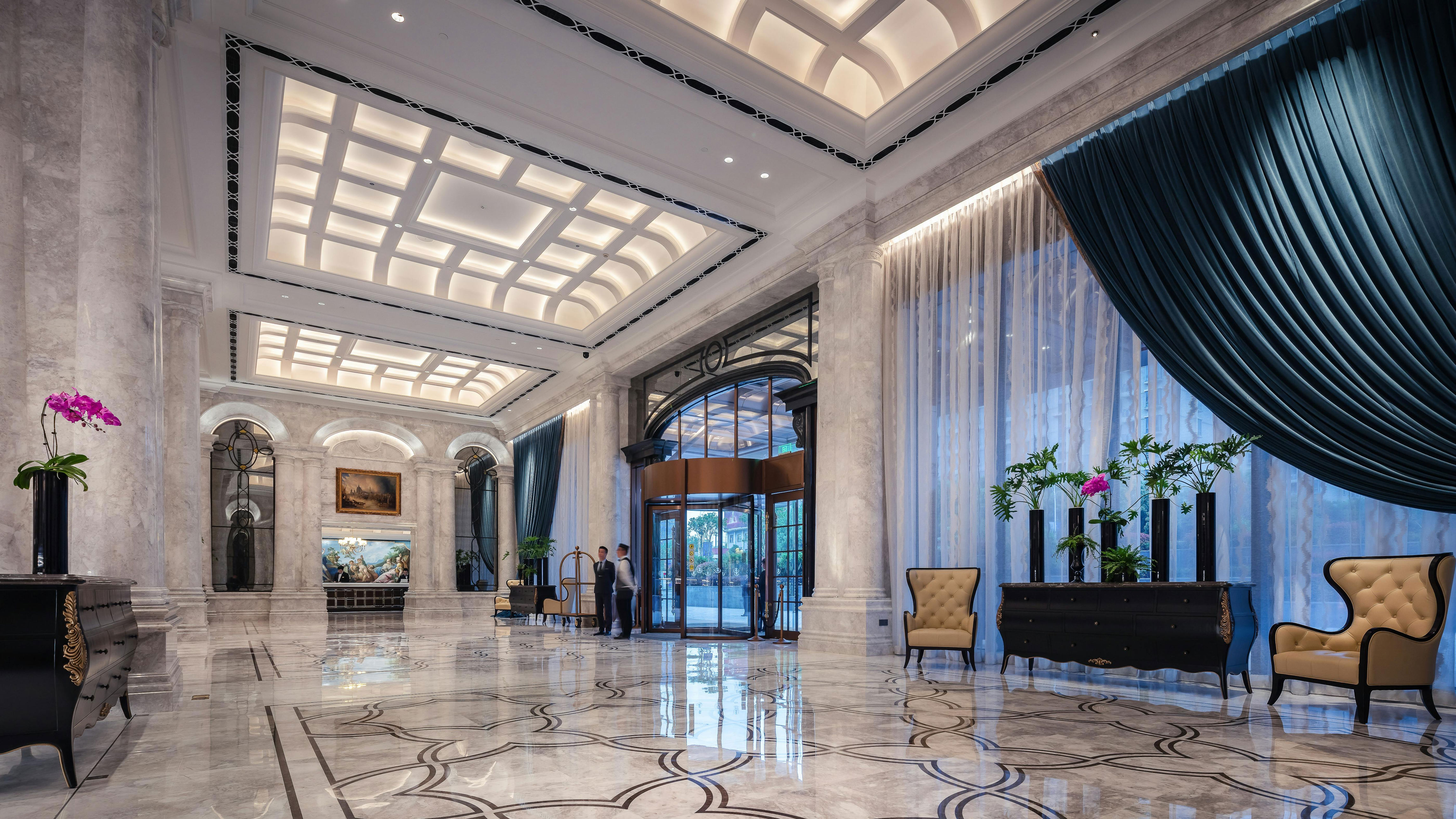 How to get a hotel room upgrade at any 5-star hotel