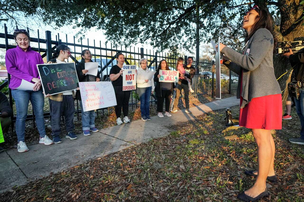 HISD families protest at Lantrip Elementary to kick off student sickout ...