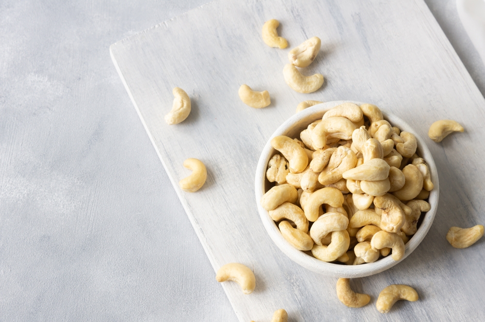How cashews can affect your body if you eat them regularly