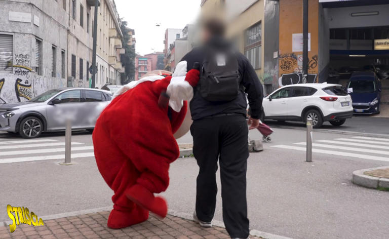 Il Gabibbo malmenato a Milano per la prima volta nella sua storia