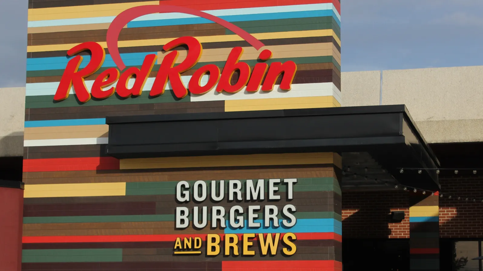 Red Robin ended 2025 with 475 restaurants and is weighing more closures ...