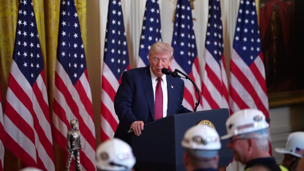 'Toddler-in-Chief' Trump gets presented with coal trophy at White House