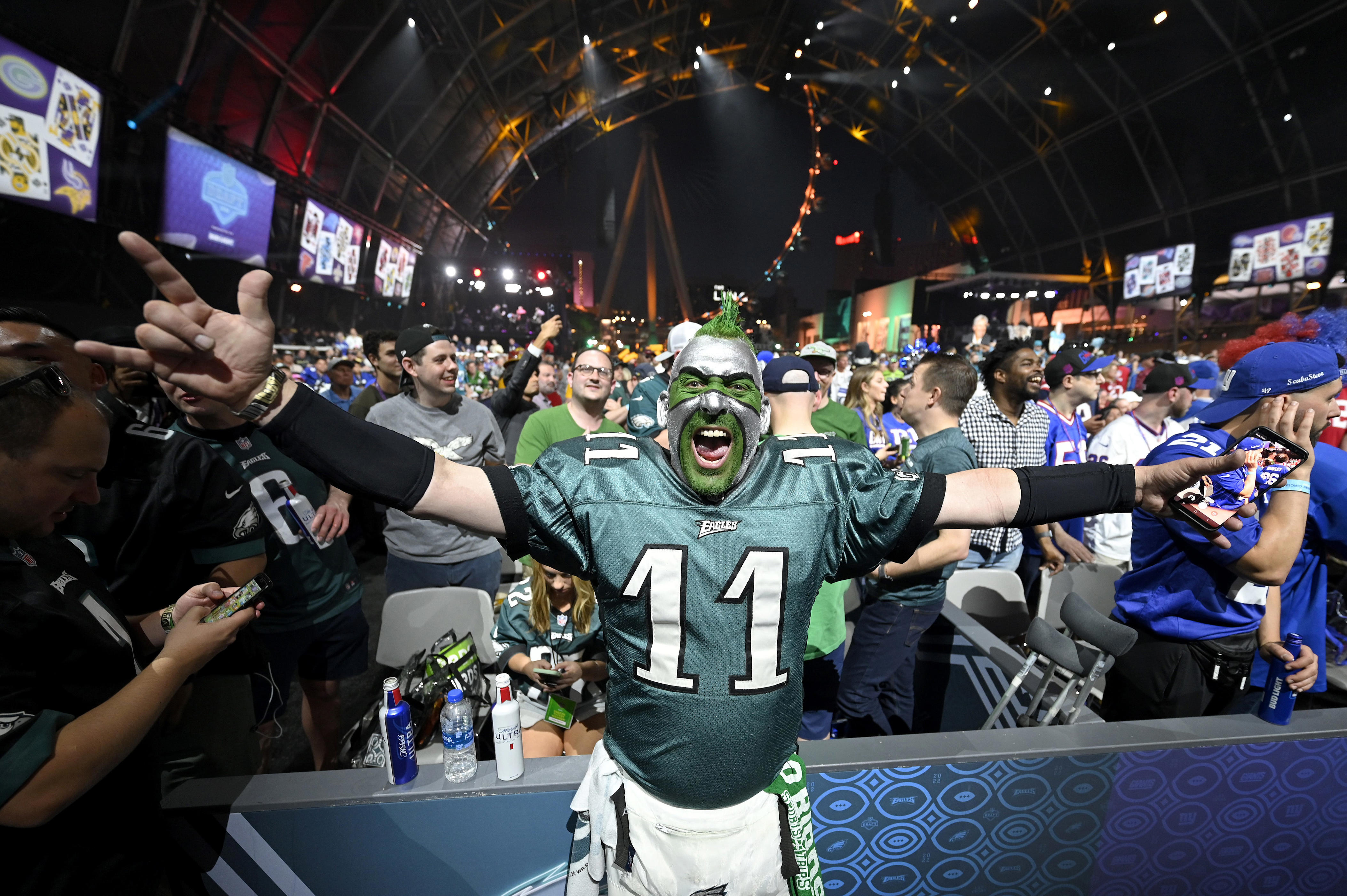 Philadelphia Eagles need to go offense with their 1st round draft pick
