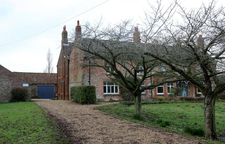Andrew Mountbatten-Windsor replicates Royal Lodge's 5-star luxury ...