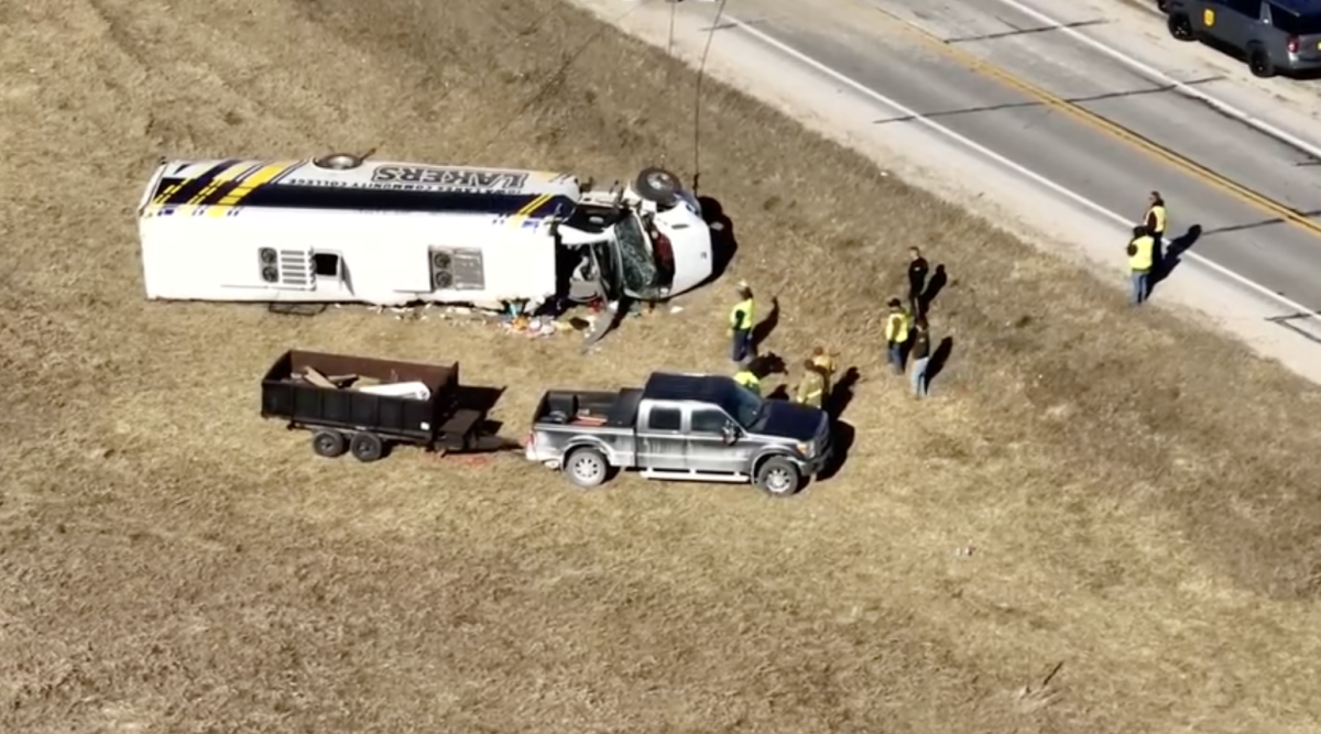 1 dead, dozens injured in Iowa college baseball team bus crash