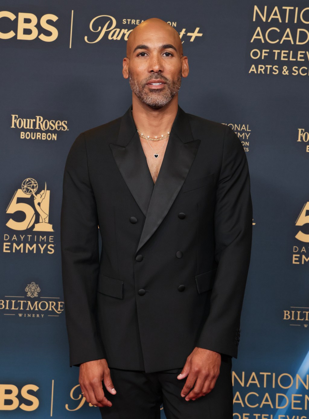 Melvin Robert in sync with Gay Men's Chorus of Los Angeles as guest ...