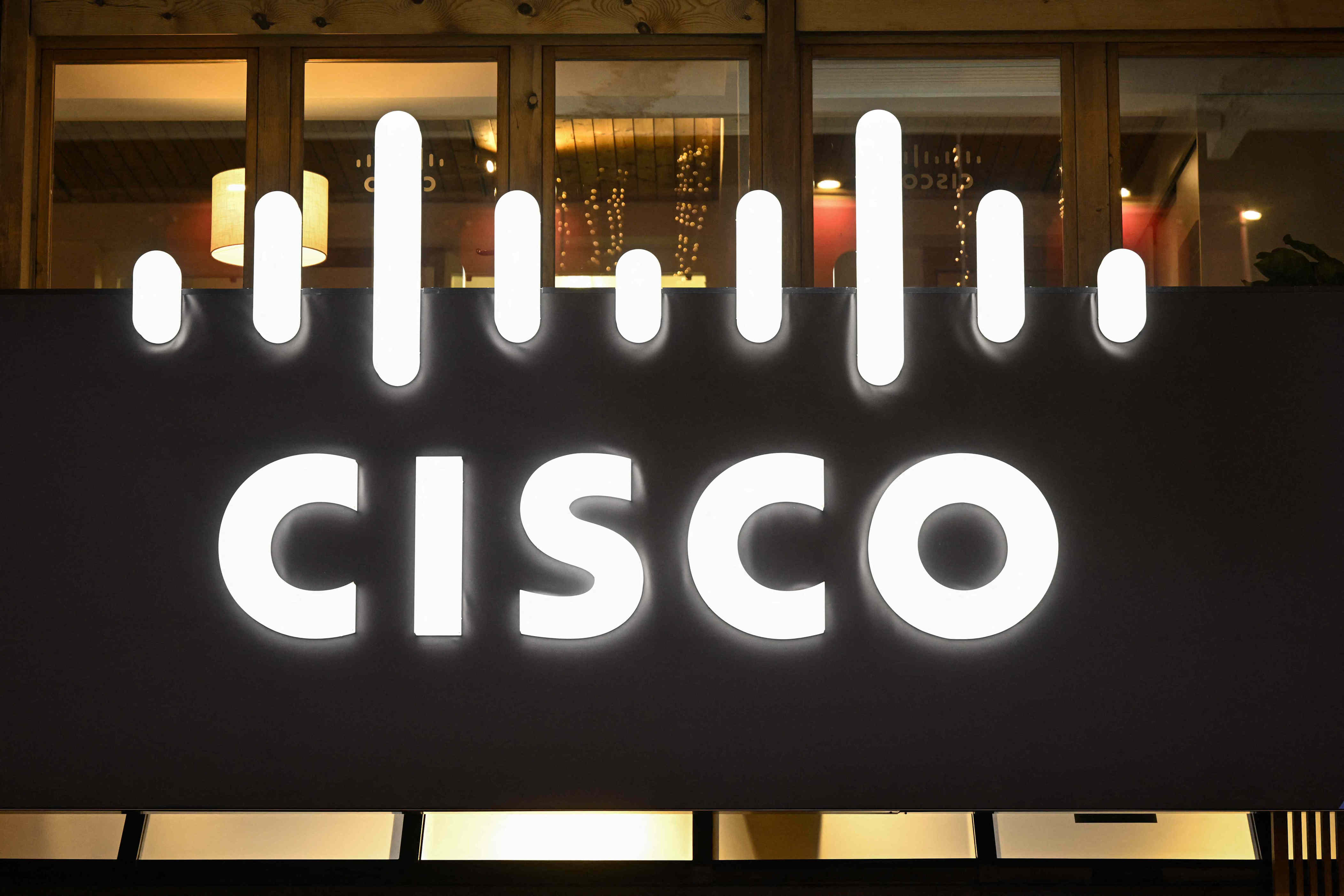 Cisco plunges despite earnings that topped estimates. Here's what's dragging the stock
