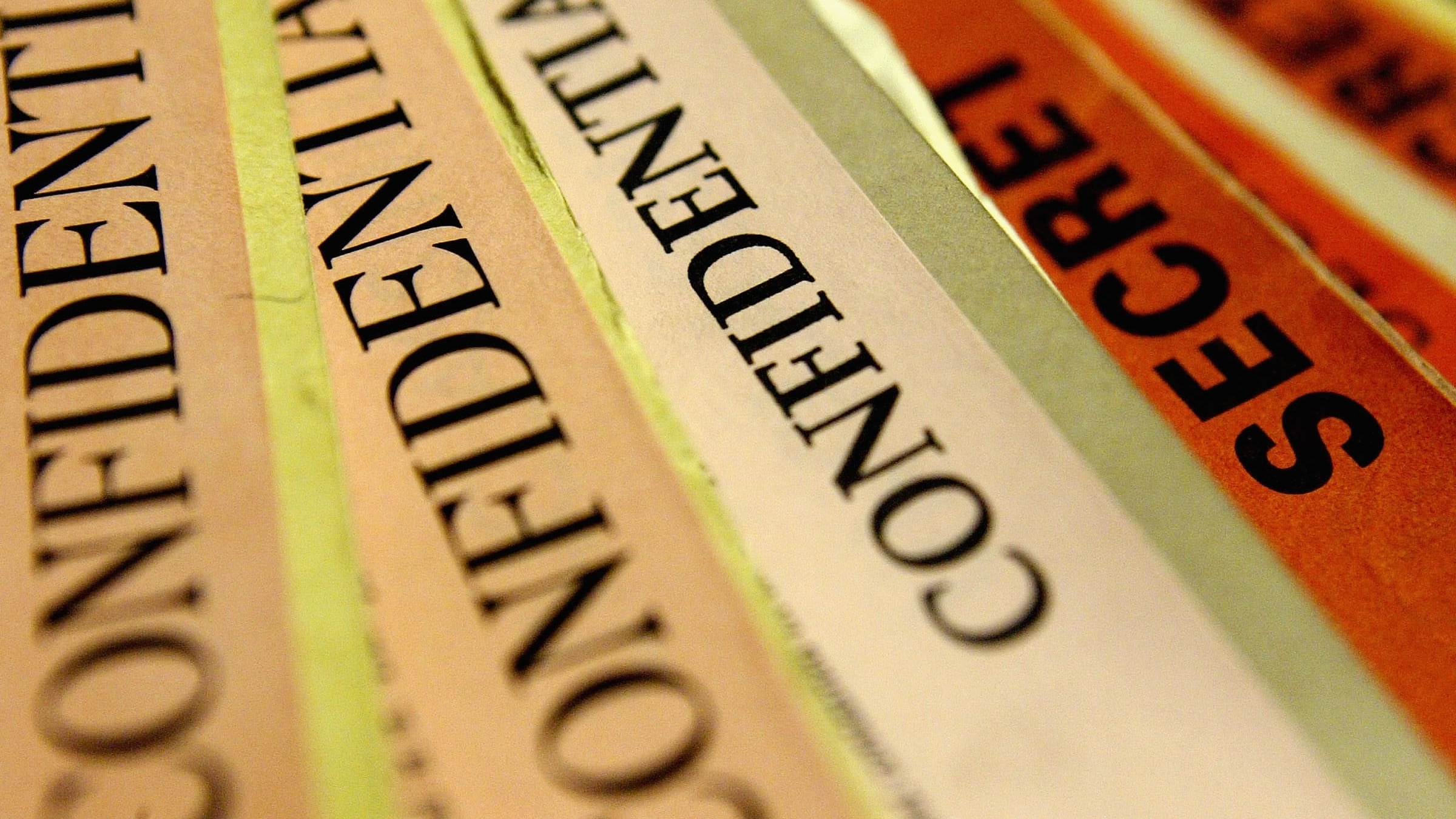 Retired colonel sentenced for sending online date secret war plans