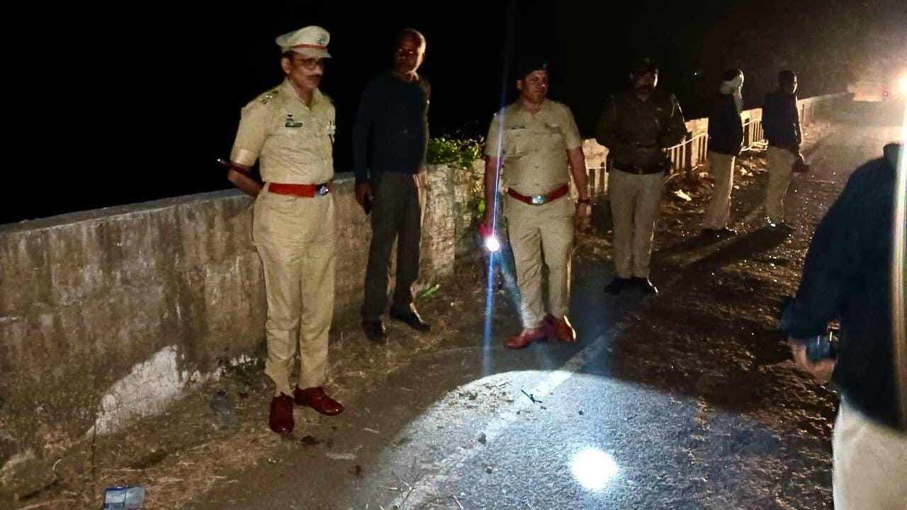 Maharashtra: 4 killed, one injured after car crashes into Akoli Bridge ...