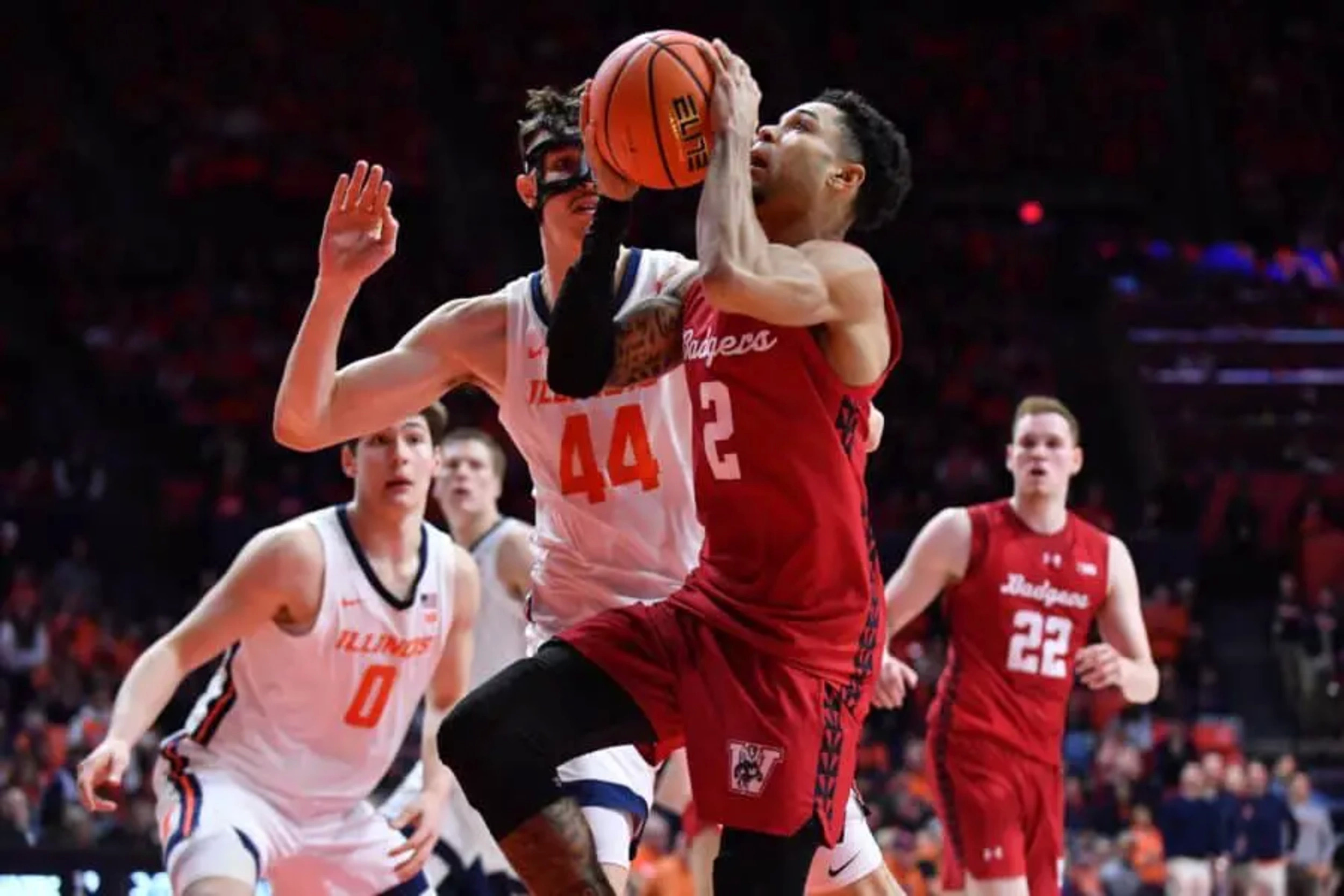 Wisconsin Badgers prepare to host strong #10 Michigan State Spartans