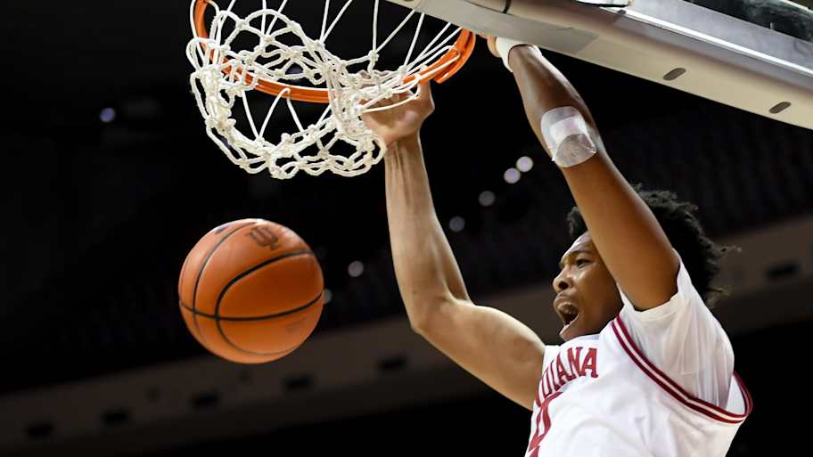Darian DeVries admitted his Indiana basketball mistake. Sam Alexis has ...