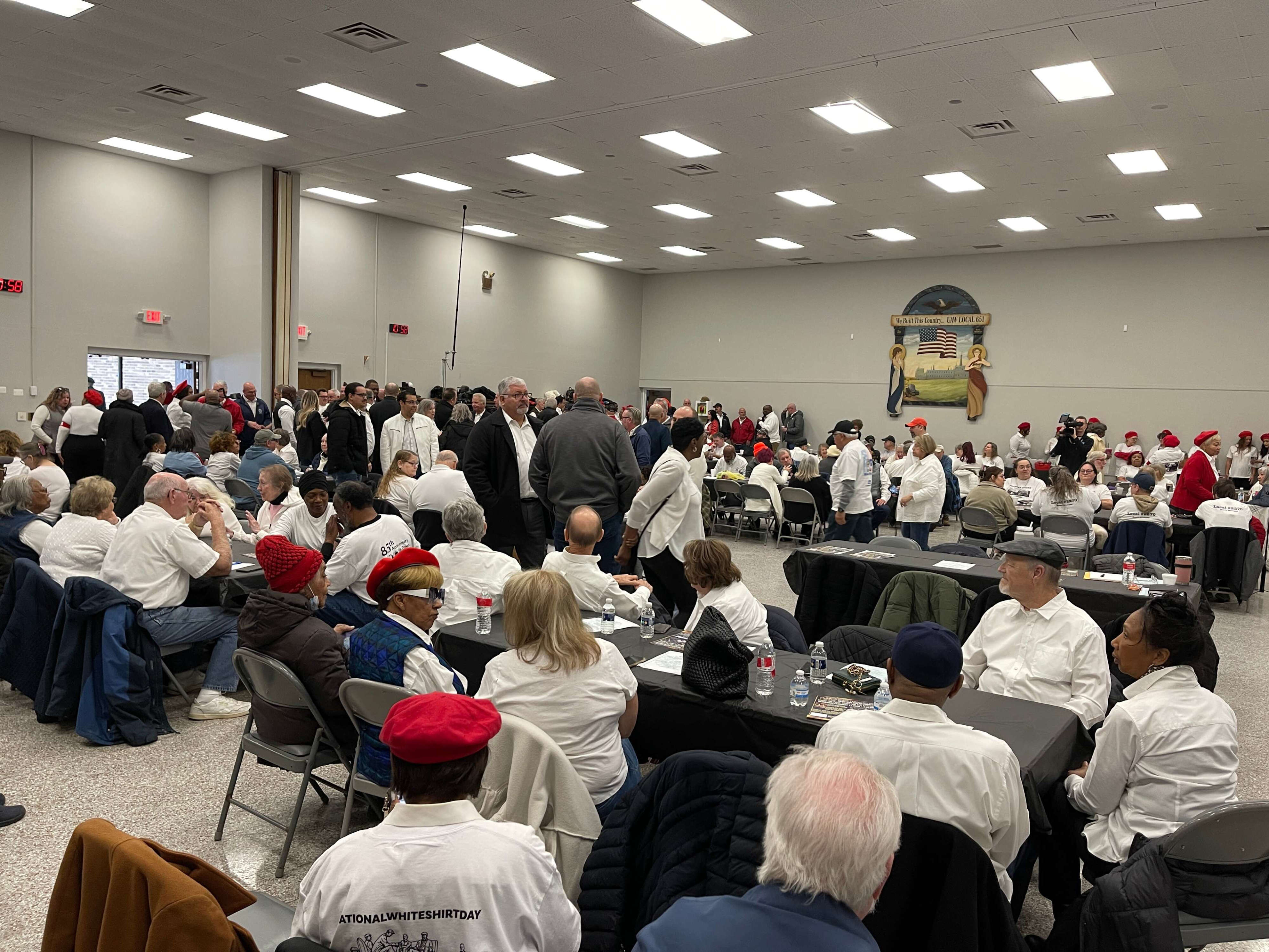 Michigan gubernatorial candidate rushes to aid retiree who collapsed at ...