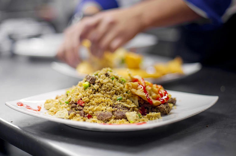 Cómo hacer chaufa peruano con quinoa