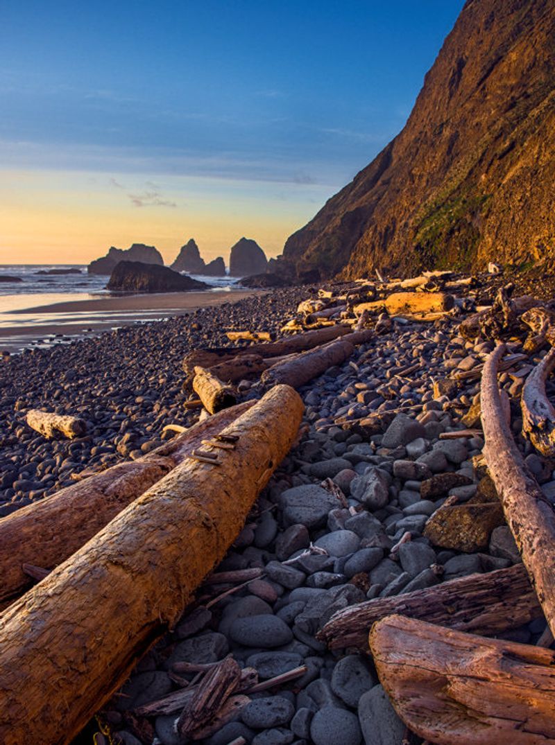 Oregon hides a secret beach you can reach only through a cliff
