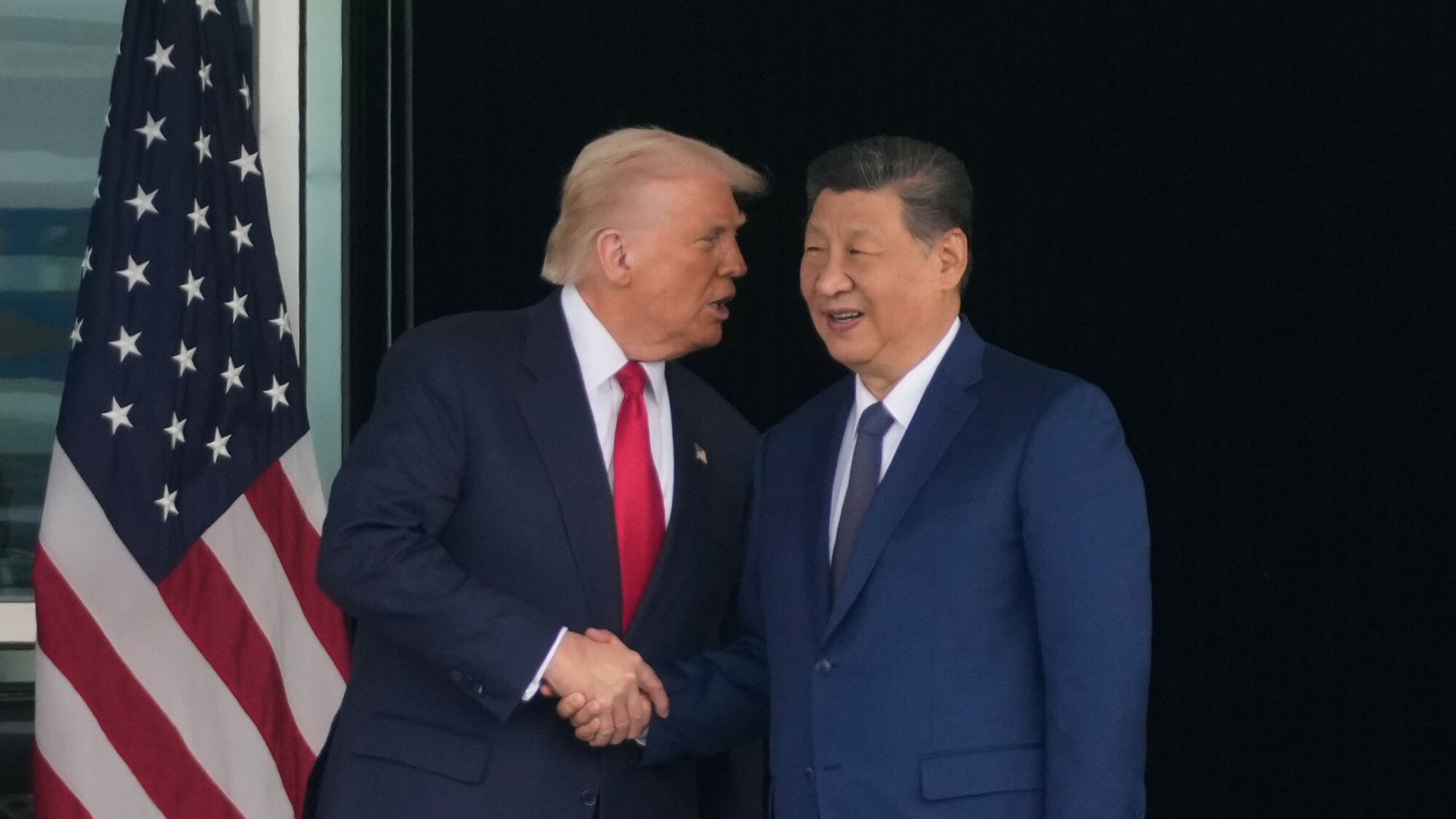 Donald Trump wstrzymuje cios wobec Chin. Prezent dla Xi Jinpinga?